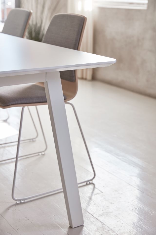 Lounge- and dining tables – EFG