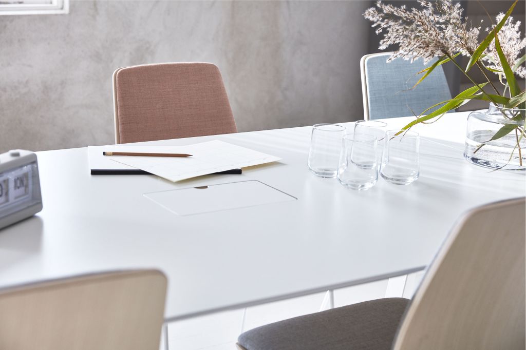 COLLABORATE – Table for meeting-, conference- and dining rooms – EFG