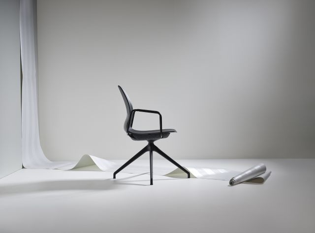 ARCHIE – Chair with unique design in several variants – EFG