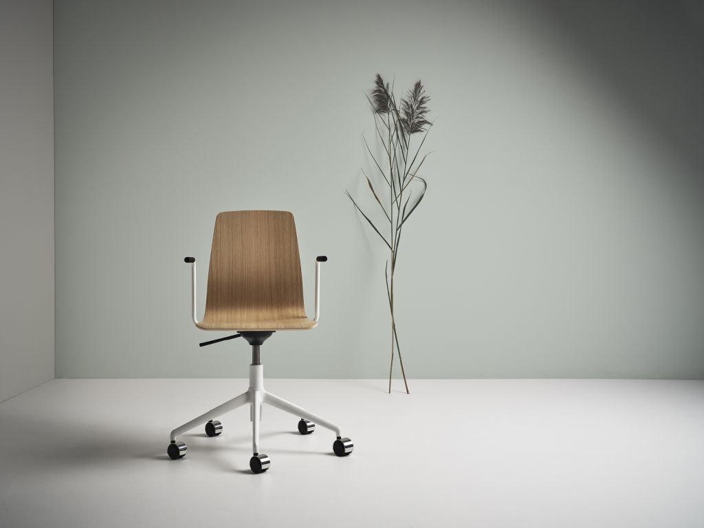 NOVA – Flexible chairs for meeting- and dining rooms – EFG